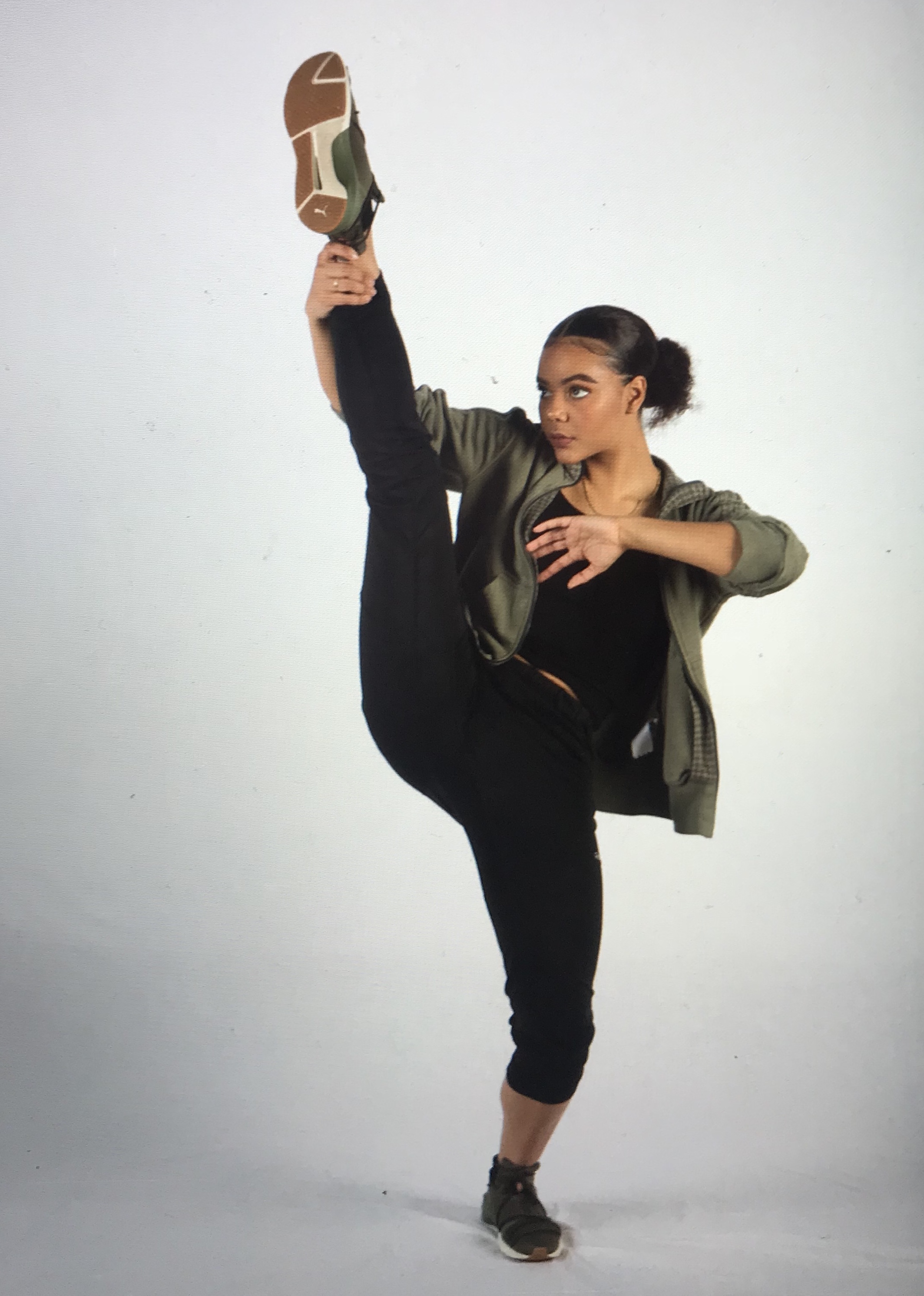 Charizma Lawrence (she/her) | USC Glorya Kaufman School of Dance