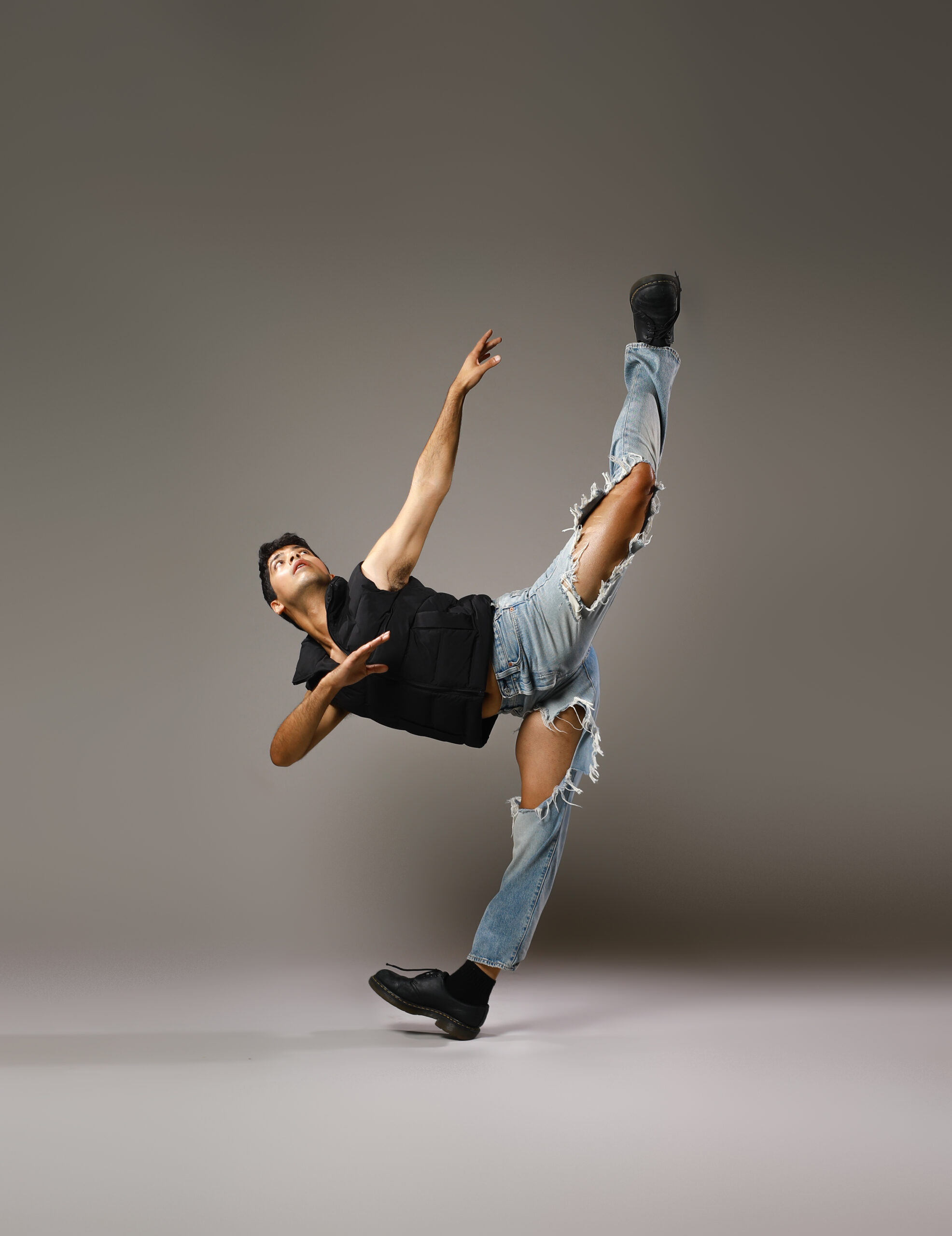 Arjun Kochhar (he/him) | USC Glorya Kaufman School of Dance